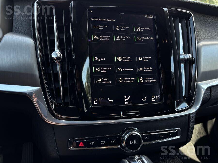 Black Volvo V90 2017 in Riga, with an engine capacity of 2.00 L and mileage of 295 thousand km for 11950 €, photo 15 on AUTOMOTO.COM.LV