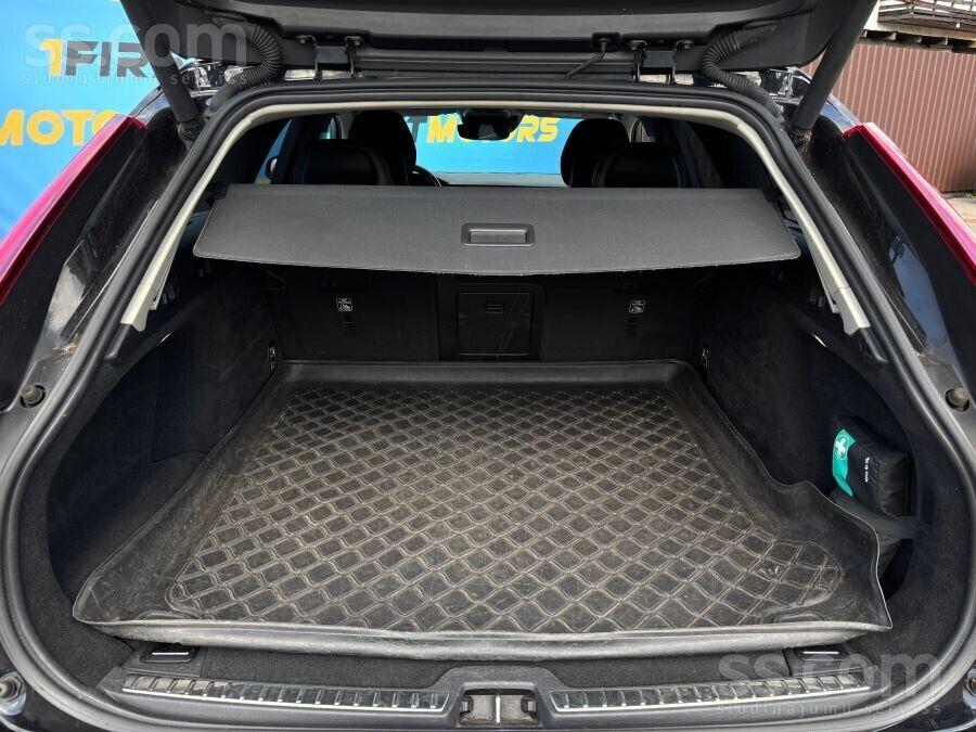 Black Volvo V90 2017 in Riga, with an engine capacity of 2.00 L and mileage of 295 thousand km for 11950 €, photo 17 on AUTOMOTO.COM.LV