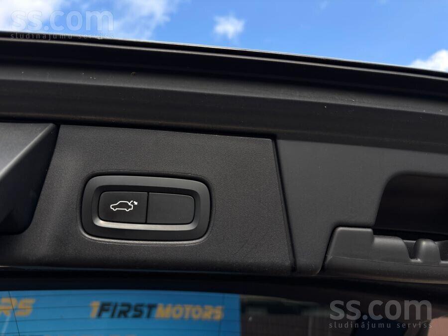 Black Volvo V90 2017 in Riga, with an engine capacity of 2.00 L and mileage of 295 thousand km for 11950 €, photo 18 on AUTOMOTO.COM.LV