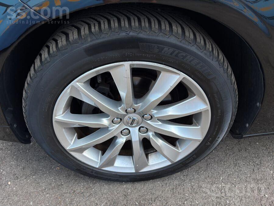 Black Volvo V90 2017 in Riga, with an engine capacity of 2.00 L and mileage of 295 thousand km for 11950 €, photo 19 on AUTOMOTO.COM.LV