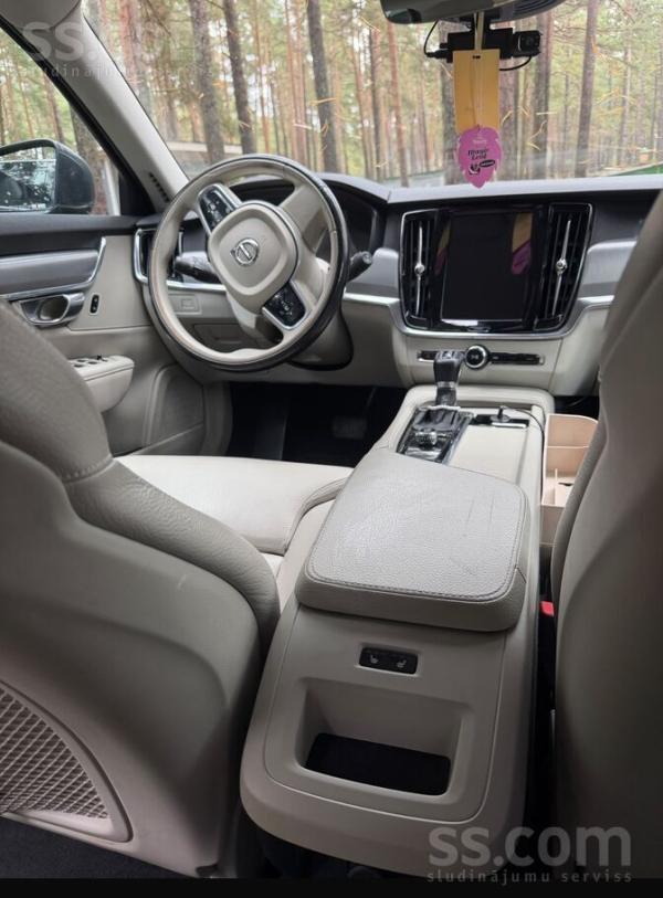 Black Volvo V90 2017 in Riga, with an engine capacity of 2.00 L and mileage of 209 thousand km for 14500 €, photo 6 on AUTOMOTO.COM.LV