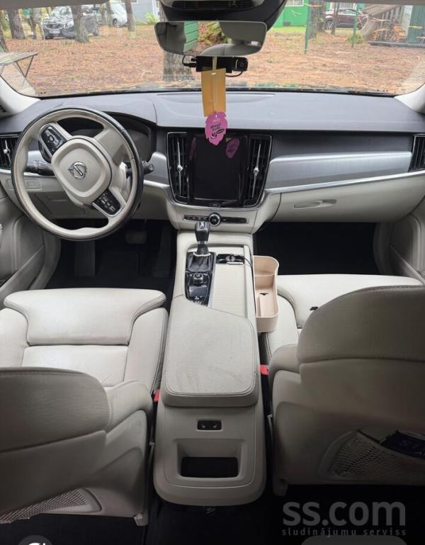 Black Volvo V90 2017 in Riga, with an engine capacity of 2.00 L and mileage of 209 thousand km for 14500 €, photo 7 on AUTOMOTO.COM.LV