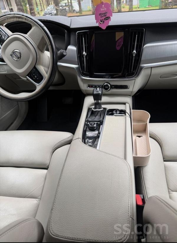 Black Volvo V90 2017 in Riga, with an engine capacity of 2.00 L and mileage of 209 thousand km for 14500 €, photo 8 on AUTOMOTO.COM.LV
