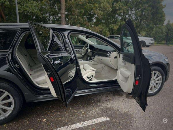 Melns Volvo V90 2017 Viļņa, ar dzinēja tilpumu 2.00 L un nobraukumu 225 tūkst. km par 22900 €, foto 6 vietnē AUTOMOTO.COM.LV