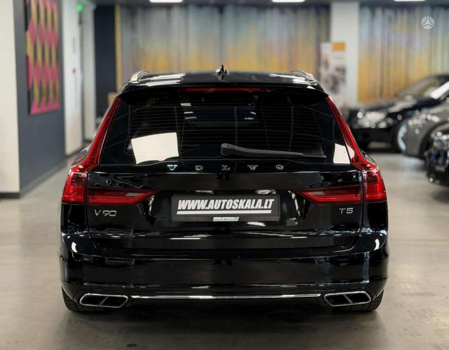 Melns Volvo V90 2017 Klaipėda, ar dzinēja tilpumu 1.97 L un nobraukumu 264 tūkst. km par 17900 €, foto 4 vietnē AUTOMOTO.COM.LV