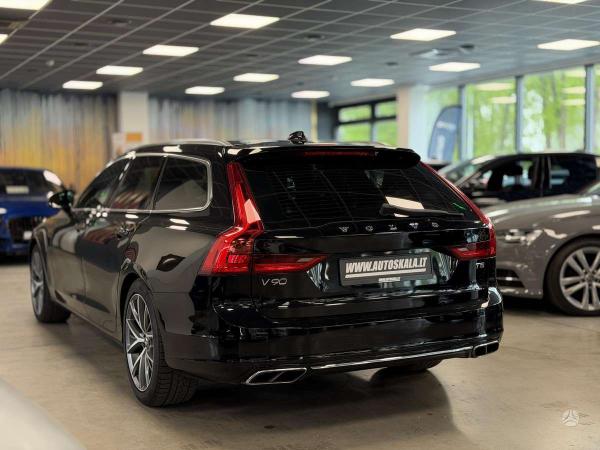 Black Volvo V90 2017 in Klaipeda, with an engine capacity of 1.97 L and mileage of 264 thousand km for 17900 €, photo 7 on AUTOMOTO.COM.LV
