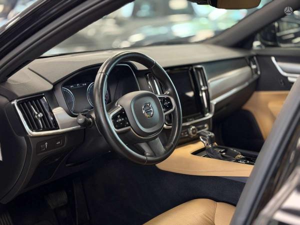 Black Volvo V90 2017 in Klaipeda, with an engine capacity of 1.97 L and mileage of 264 thousand km for 17900 €, photo 11 on AUTOMOTO.COM.LV