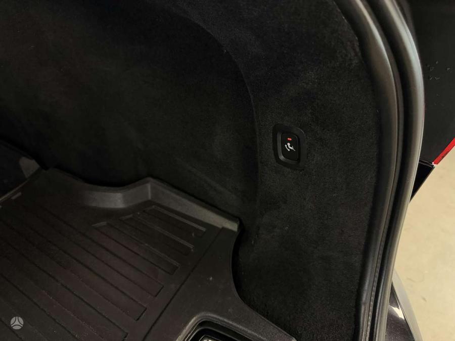 Melns Volvo V90 2017 Klaipėda, ar dzinēja tilpumu 1.97 L un nobraukumu 264 tūkst. km par 17900 €, foto 12 vietnē AUTOMOTO.COM.LV