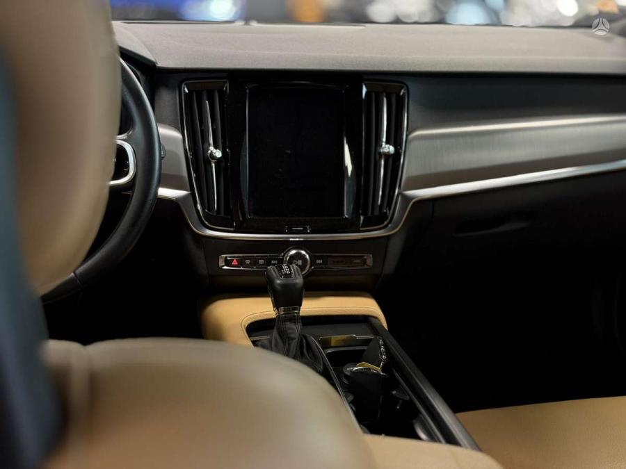 Melns Volvo V90 2017 Klaipėda, ar dzinēja tilpumu 1.97 L un nobraukumu 264 tūkst. km par 17900 €, foto 20 vietnē AUTOMOTO.COM.LV