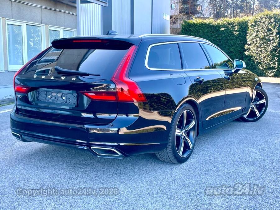 Black Volvo V90 2017 in Tallinn, with an engine capacity of 2.00 L and mileage of 272 thousand km for 16800 €, photo 3 on AUTOMOTO.COM.LV