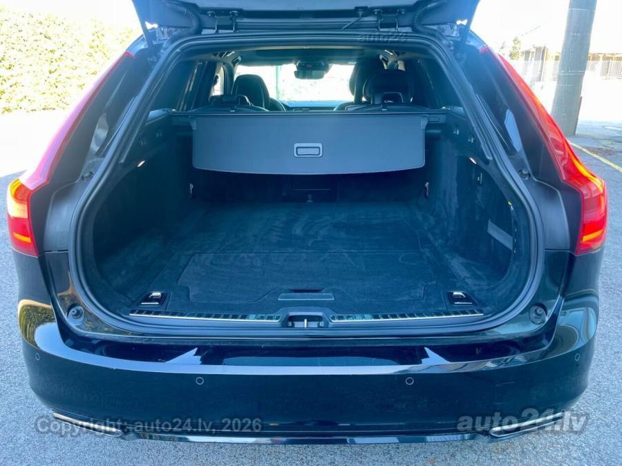 Black Volvo V90 2017 in Tallinn, with an engine capacity of 2.00 L and mileage of 272 thousand km for 16800 €, photo 7 on AUTOMOTO.COM.LV
