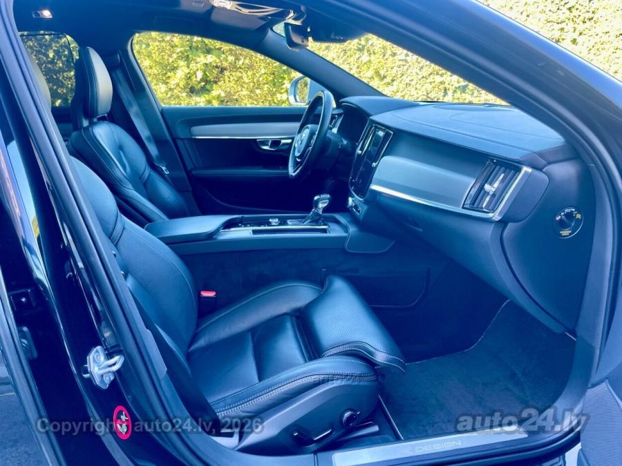 Black Volvo V90 2017 in Tallinn, with an engine capacity of 2.00 L and mileage of 272 thousand km for 16800 €, photo 11 on AUTOMOTO.COM.LV