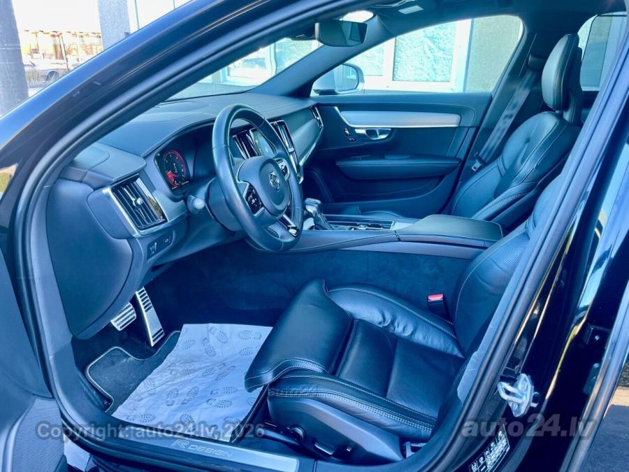 Black Volvo V90 2017 in Tallinn, with an engine capacity of 2.00 L and mileage of 272 thousand km for 16800 €, photo 13 on AUTOMOTO.COM.LV