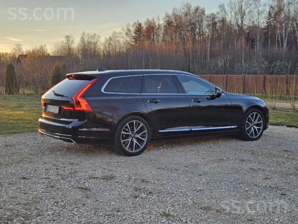 Black Volvo V90 2018 in Riga, with an engine capacity of 2.00 L and mileage of 202 thousand km for 19400 €, photo 2 on AUTOMOTO.COM.LV