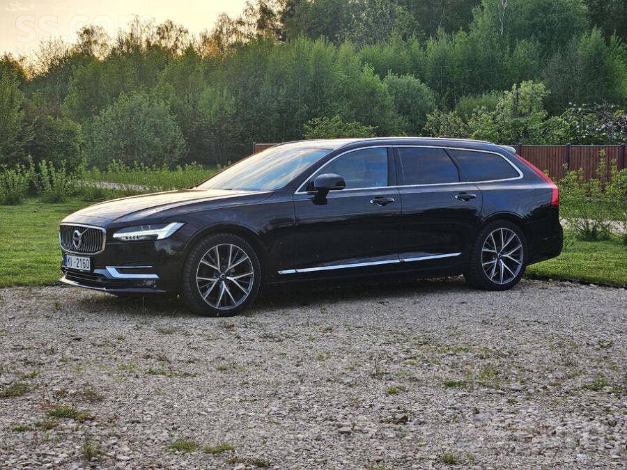 Black Volvo V90 2018 in Riga, with an engine capacity of 2.00 L and mileage of 202 thousand km for 16800 €, photo 3 on AUTOMOTO.COM.LV