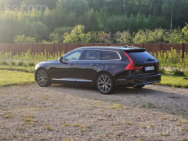 Black Volvo V90 2018 in Riga, with an engine capacity of 2.00 L and mileage of 202 thousand km for 19400 €, photo 4 on AUTOMOTO.COM.LV