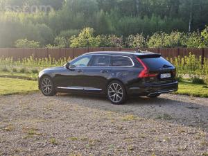 Black Volvo V90 2018 in Riga, with an engine capacity of 2.00 L and mileage of 202 thousand km for 16800 €, photo 4 on AUTOMOTO.COM.LV