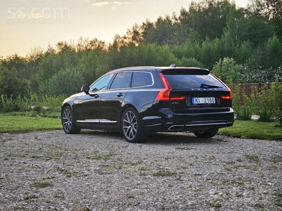 Black Volvo V90 2018 in Riga, with an engine capacity of 2.00 L and mileage of 202 thousand km for 16800 €, photo 6 on AUTOMOTO.COM.LV