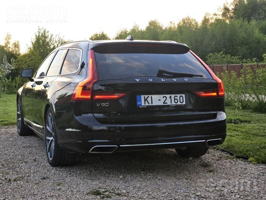 Black Volvo V90 2018 in Riga, with an engine capacity of 2.00 L and mileage of 202 thousand km for 16800 €, photo 8 on AUTOMOTO.COM.LV