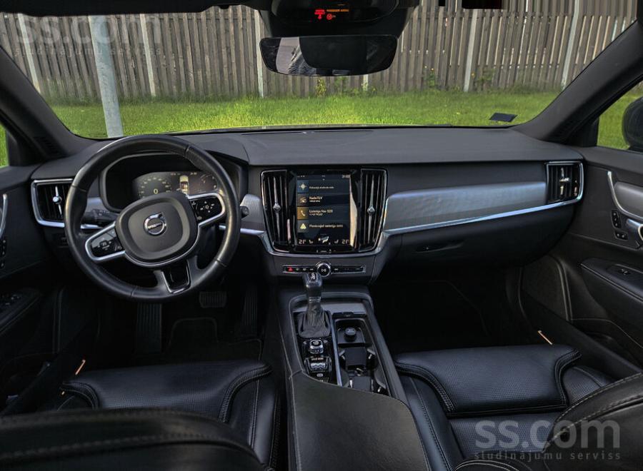 Black Volvo V90 2018 in Riga, with an engine capacity of 2.00 L and mileage of 202 thousand km for 16800 €, photo 9 on AUTOMOTO.COM.LV