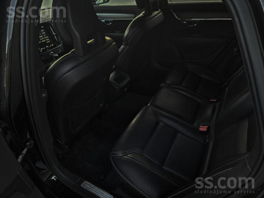 Black Volvo V90 2018 in Riga, with an engine capacity of 2.00 L and mileage of 202 thousand km for 16800 €, photo 12 on AUTOMOTO.COM.LV