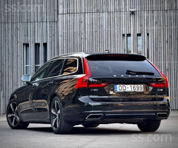 Black Volvo V90 2018 in Riga, with an engine capacity of 2.00 L and mileage of 152 thousand km for 21500 €, photo 6 on AUTOMOTO.COM.LV