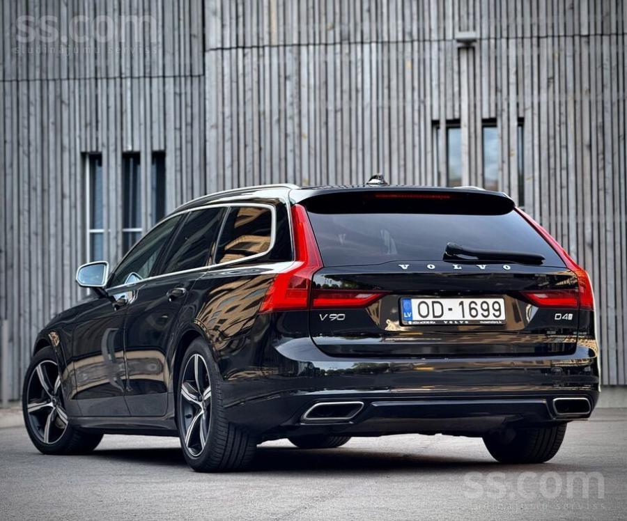Black Volvo V90 2018 in Riga, with an engine capacity of 2.00 L and mileage of 152 thousand km for 21500 €, photo 6 on AUTOMOTO.COM.LV