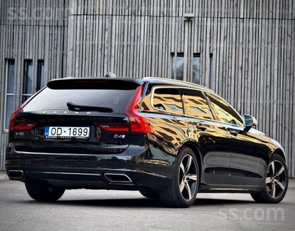 Black Volvo V90 2018 in Riga, with an engine capacity of 2.00 L and mileage of 152 thousand km for 21500 €, photo 7 on AUTOMOTO.COM.LV