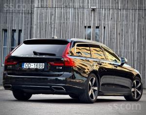 Black Volvo V90 2018 in Riga, with an engine capacity of 2.00 L and mileage of 152 thousand km for 21500 €, photo 7 on AUTOMOTO.COM.LV