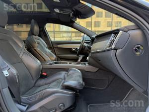 Black Volvo V90 2018 in Riga, with an engine capacity of 2.00 L and mileage of 152 thousand km for 21500 €, photo 14 on AUTOMOTO.COM.LV