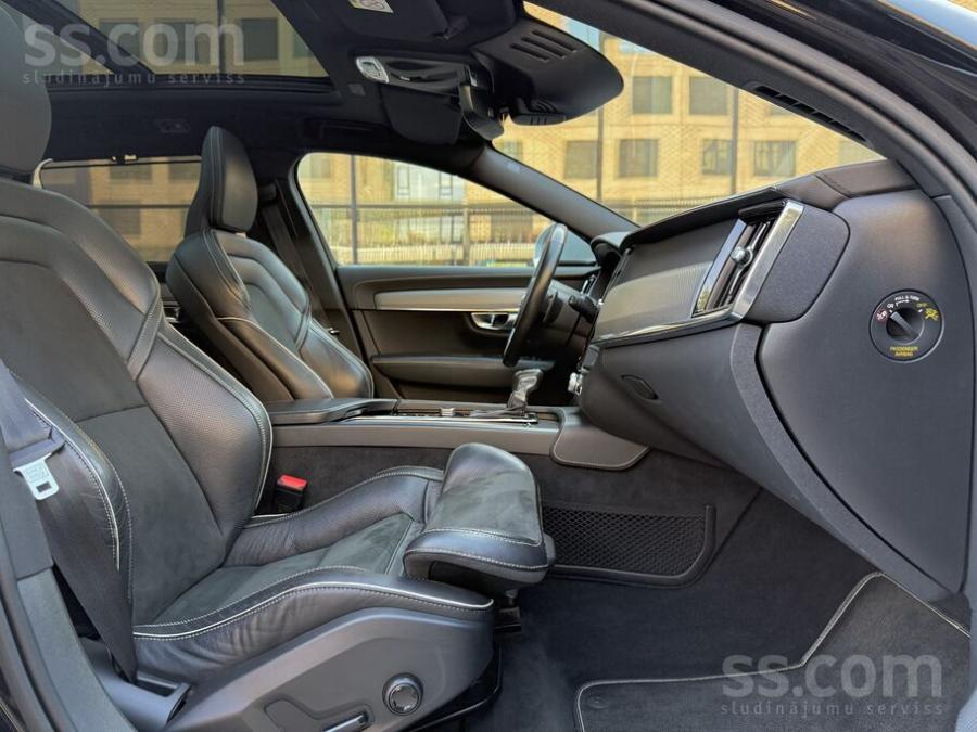 Black Volvo V90 2018 in Riga, with an engine capacity of 2.00 L and mileage of 152 thousand km for 21500 €, photo 14 on AUTOMOTO.COM.LV