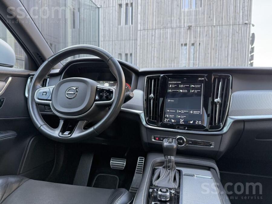 Black Volvo V90 2018 in Riga, with an engine capacity of 2.00 L and mileage of 152 thousand km for 21500 €, photo 20 on AUTOMOTO.COM.LV