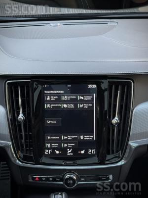 Black Volvo V90 2018 in Riga, with an engine capacity of 2.00 L and mileage of 152 thousand km for 21500 €, photo 30 on AUTOMOTO.COM.LV