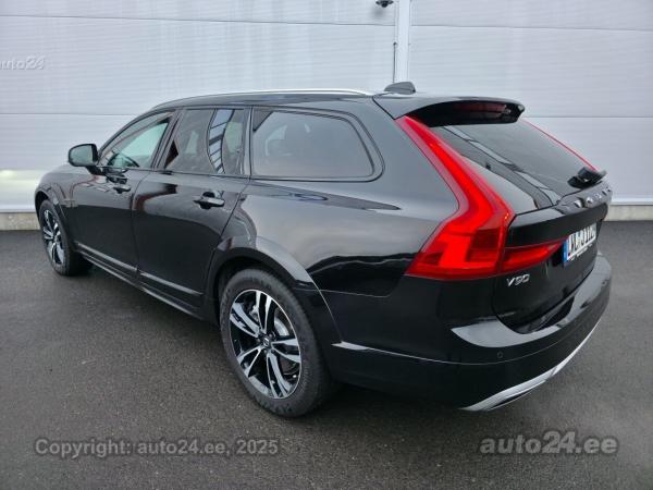 Melns Volvo V90 2018 Tallina, ar dzinēja tilpumu 2.00 L un nobraukumu 171 tūkst. km par 20990 €, foto 4 vietnē AUTOMOTO.COM.LV