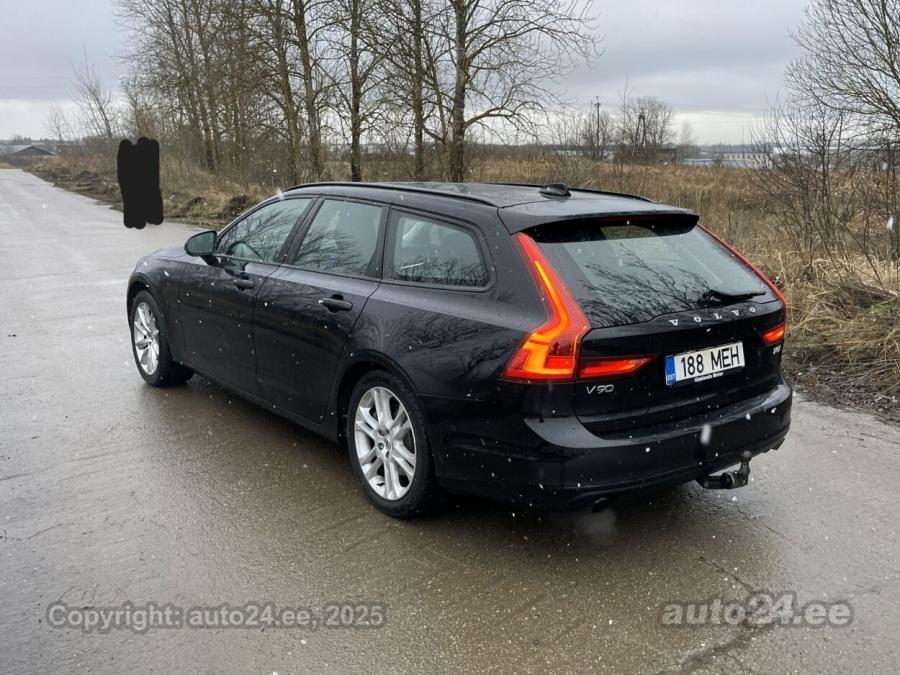 Melns Volvo V90 2018 Tallina, ar dzinēja tilpumu 2.00 L un nobraukumu 426 tūkst. km par 10900 €, foto 4 vietnē AUTOMOTO.COM.LV
