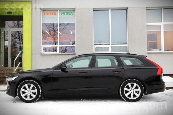 Black Volvo V90 2018 in Riga, with an engine capacity of 2.00 L and mileage of 263 thousand km for 13995 €, photo 2 on AUTOMOTO.COM.LV