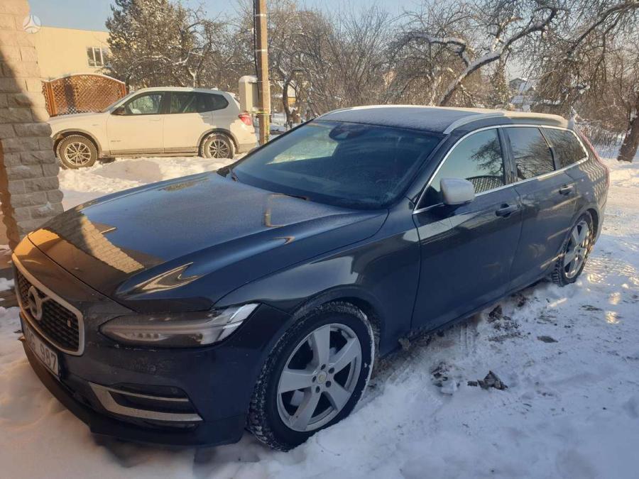 Black Volvo V90 2018 in Vilnius, with an engine capacity of 1.97 L and mileage of 201 thousand km for 17600 €, photo 1 on AUTOMOTO.COM.LV