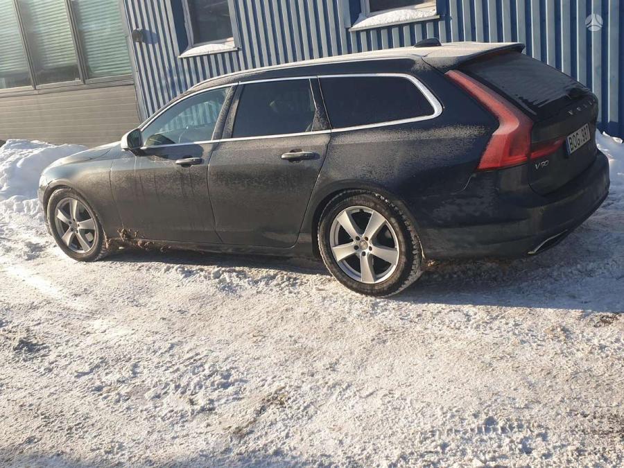 Black Volvo V90 2018 in Vilnius, with an engine capacity of 1.97 L and mileage of 201 thousand km for 17600 €, photo 2 on AUTOMOTO.COM.LV