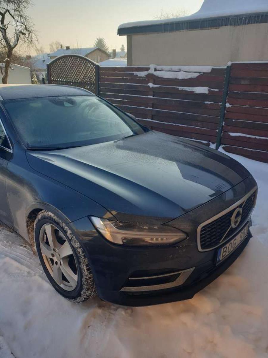 Black Volvo V90 2018 in Vilnius, with an engine capacity of 1.97 L and mileage of 201 thousand km for 17600 €, photo 5 on AUTOMOTO.COM.LV