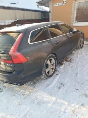 Black Volvo V90 2018 in Vilnius, with an engine capacity of 1.97 L and mileage of 201 thousand km for 17600 €, photo 8 on AUTOMOTO.COM.LV