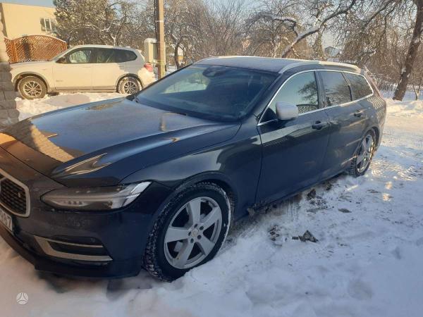 Black Volvo V90 2018 in Vilnius, with an engine capacity of 1.97 L and mileage of 201 thousand km for 17600 €, photo 10 on AUTOMOTO.COM.LV