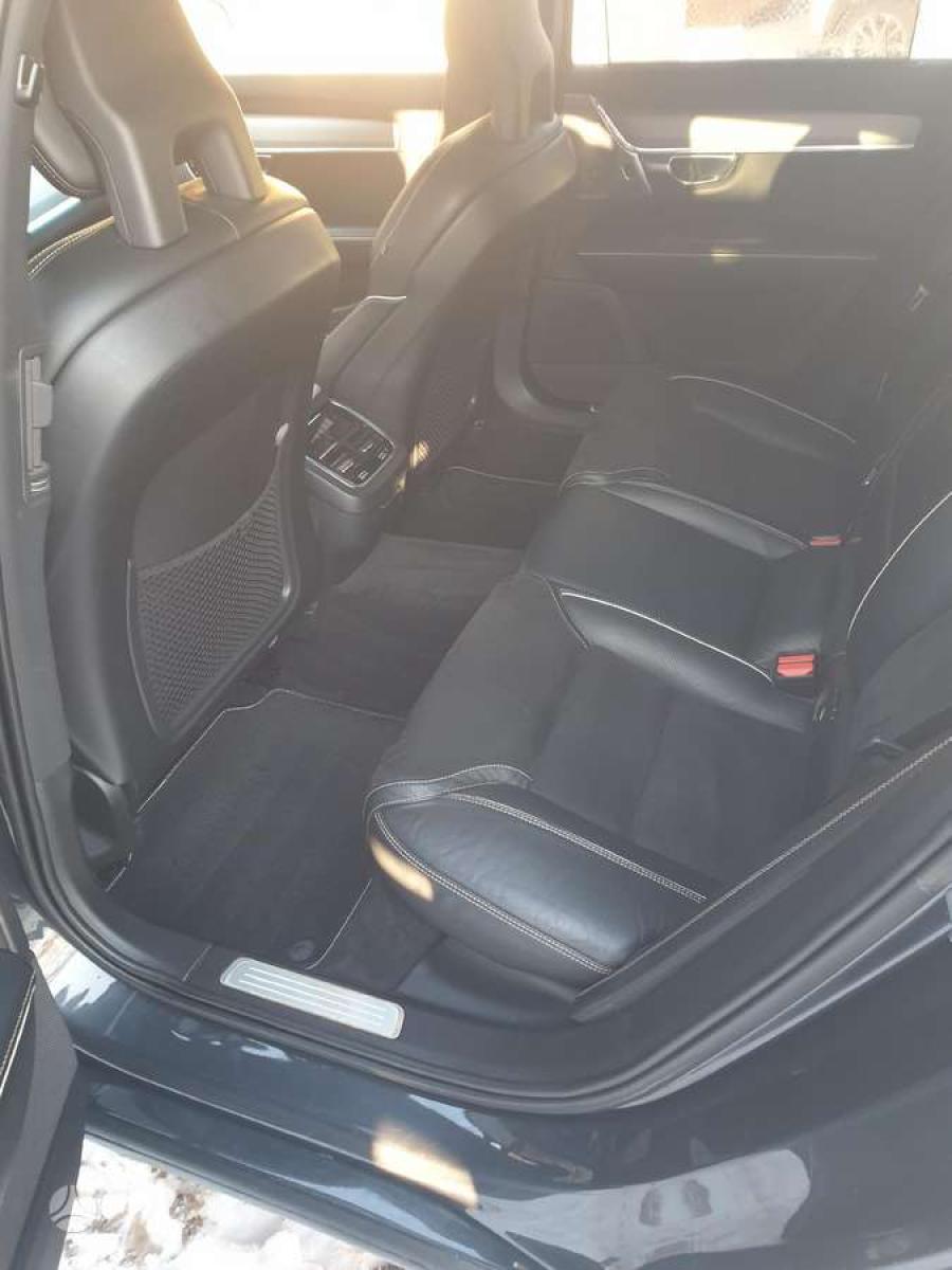 Black Volvo V90 2018 in Vilnius, with an engine capacity of 1.97 L and mileage of 201 thousand km for 17600 €, photo 12 on AUTOMOTO.COM.LV