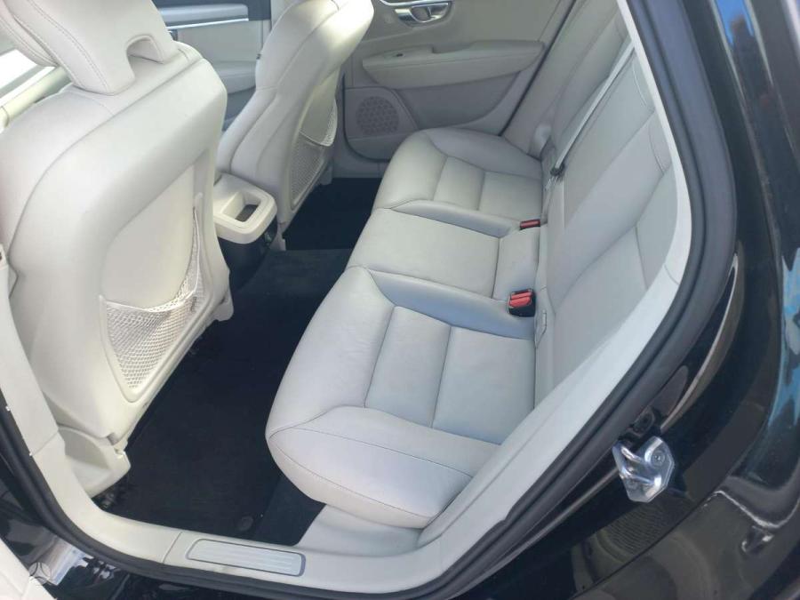 Melns Volvo V90 2018 Panevēža, ar dzinēja tilpumu 1.97 L un nobraukumu 333 tūkst. km par 11750 €, foto 13 vietnē AUTOMOTO.COM.LV