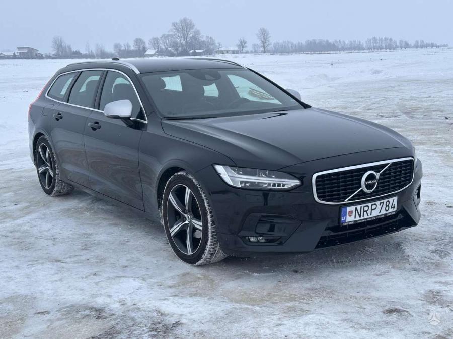 Black Volvo V90 2018 in Silute, with an engine capacity of 1.97 L and mileage of 258 thousand km for 13999 €, photo 1 on AUTOMOTO.COM.LV