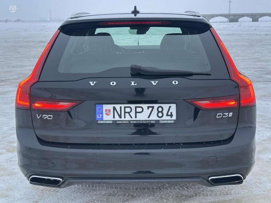 Black Volvo V90 2018 in Silute, with an engine capacity of 1.97 L and mileage of 258 thousand km for 13999 €, photo 6 on AUTOMOTO.COM.LV