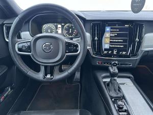 Black Volvo V90 2018 in Silute, with an engine capacity of 1.97 L and mileage of 258 thousand km for 13999 €, photo 10 on AUTOMOTO.COM.LV