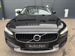 Black Volvo V90 2018 in Tallinn, with an engine capacity of 2.00 L and mileage of 390 thousand km for 13495 €, photo 2 on AUTOMOTO.COM.LV