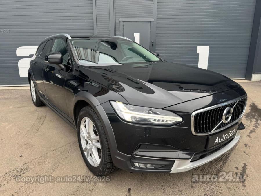 Black Volvo V90 2018 in Tallinn, with an engine capacity of 2.00 L and mileage of 390 thousand km for 13495 €, photo 3 on AUTOMOTO.COM.LV