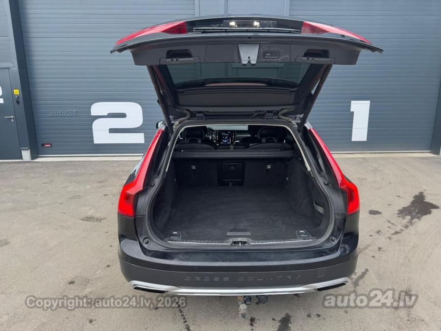 Black Volvo V90 2018 in Tallinn, with an engine capacity of 2.00 L and mileage of 390 thousand km for 13495 €, photo 6 on AUTOMOTO.COM.LV