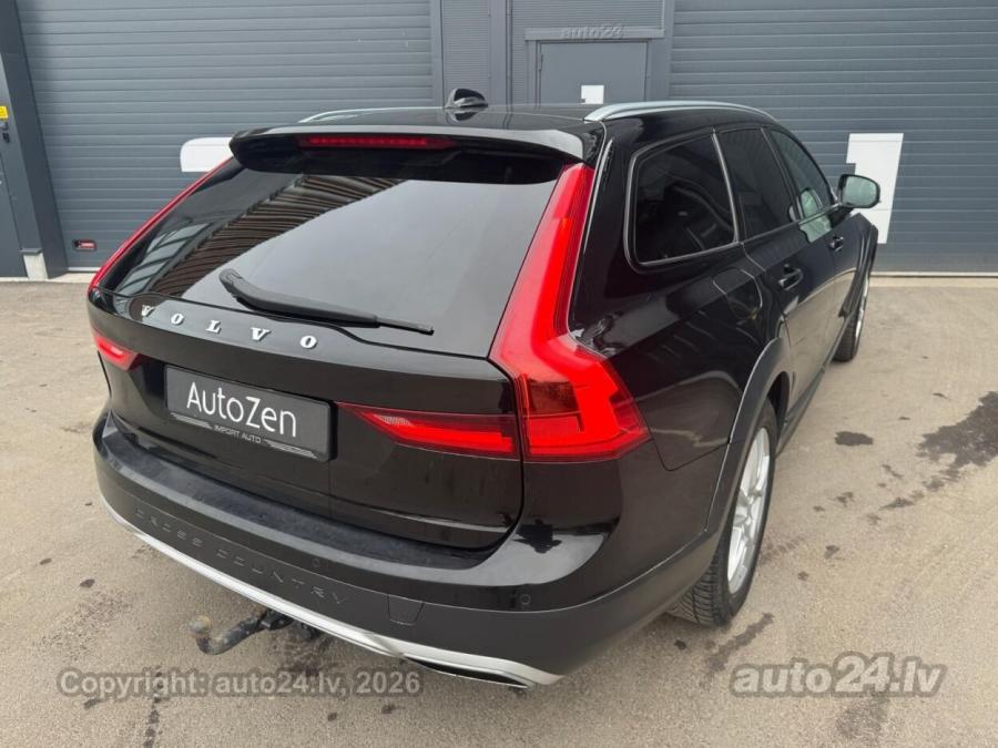 Black Volvo V90 2018 in Tallinn, with an engine capacity of 2.00 L and mileage of 390 thousand km for 13495 €, photo 7 on AUTOMOTO.COM.LV